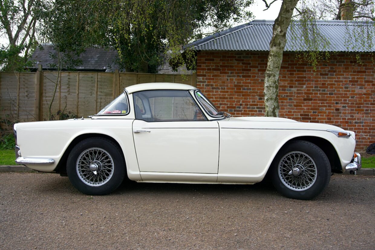 The Triumph TR6: A British Sports Car Legend || Motorwan