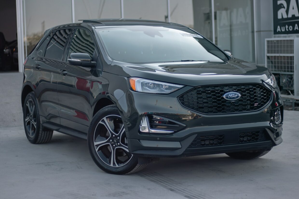 The Ford Edge: A Mid-Size SUV With Modern Appeal || Motorwan